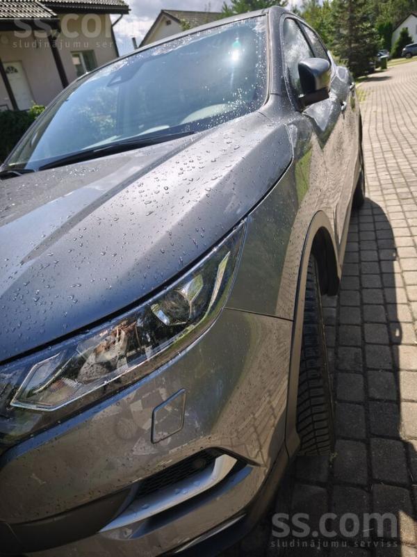 Grey Nissan Qashqai 2021 in Riga, with an engine capacity of 1.30 L and mileage of 40 thousand km for 18000 €, photo 3 on AUTOMOTO.COM.LV