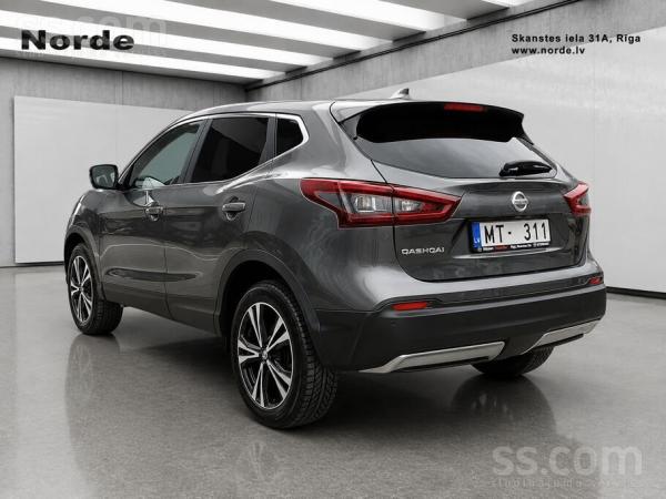 Grey Nissan Qashqai 2021 in Riga, with an engine capacity of 1.30 L and mileage of 40 thousand km for 16590 €, photo 3 on AUTOMOTO.COM.LV