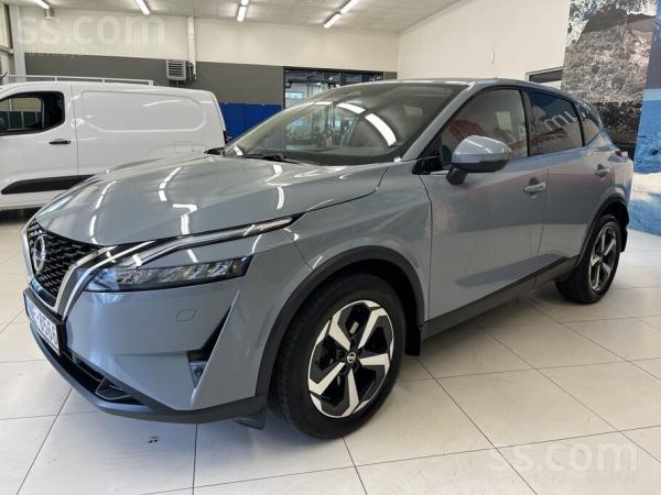 Grey Nissan Qashqai 2022 in Riga, with an engine capacity of 1.30 L and mileage of 51 thousand km for 21900 €, photo 2 on AUTOMOTO.COM.LV
