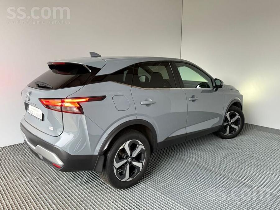 Grey Nissan Qashqai 2022 in Riga, with an engine capacity of 1.30 L and mileage of 85 thousand km for 21990 €, photo 3 on AUTOMOTO.COM.LV