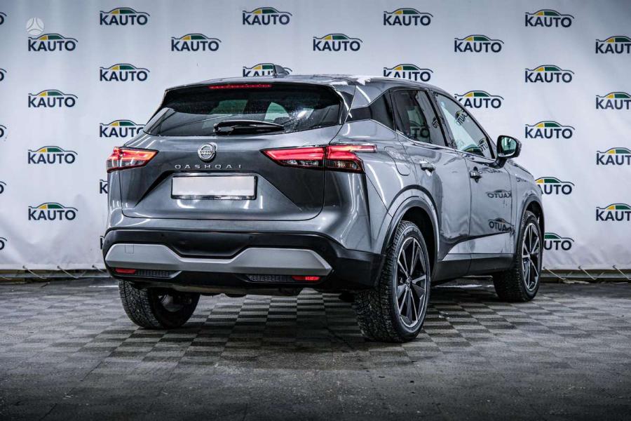 Grey Nissan Qashqai 2022 in Kaunas, with an engine capacity of 1.30 L and mileage of 208 thousand km for 16890 €, photo 3 on AUTOMOTO.COM.LV