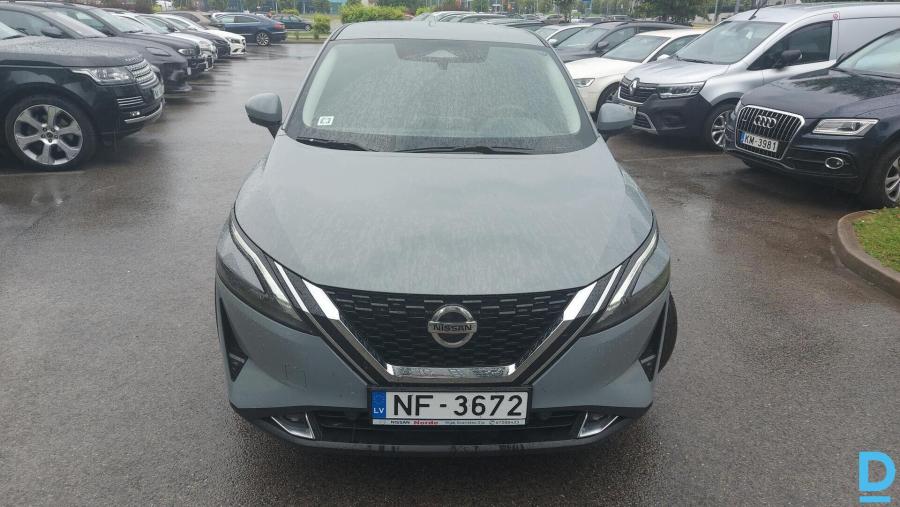 Grey Nissan Qashqai 2022 in Riga, with an engine capacity of 1.30 L and mileage of 45 thousand km for 23000 €, photo 1 on AUTOMOTO.COM.LV