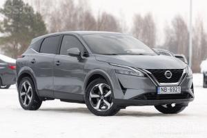 Grey Nissan Qashqai 2022 in Jelgava, with an engine capacity of 1.30 L and mileage of 35 thousand km for 25000 €, photo  on AUTOMOTO.COM.LV
