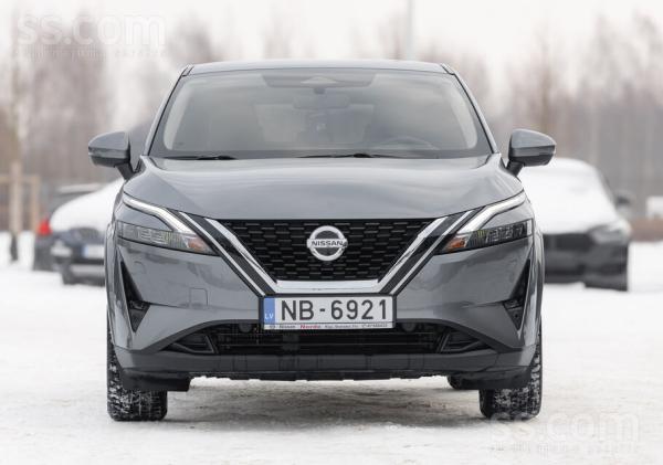 Grey Nissan Qashqai 2022 in Jelgava, with an engine capacity of 1.30 L and mileage of 35 thousand km for 25000 €, photo 2 on AUTOMOTO.COM.LV