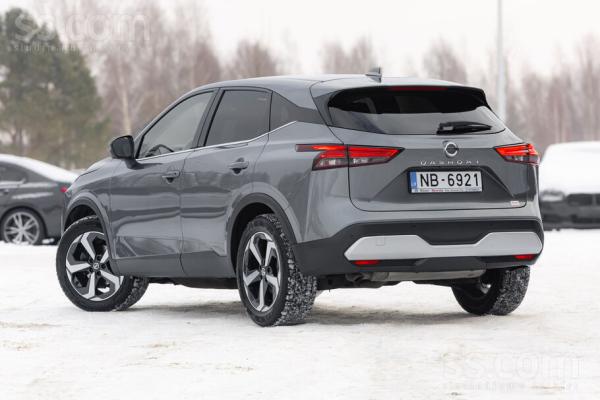 Grey Nissan Qashqai 2022 in Jelgava, with an engine capacity of 1.30 L and mileage of 35 thousand km for 25000 €, photo 4 on AUTOMOTO.COM.LV