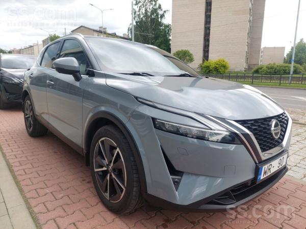 Grey Nissan Qashqai 2022 in Daugavpils, with an engine capacity of 1.30 L and mileage of 83 thousand km for 24800 €, photo 3 on AUTOMOTO.COM.LV