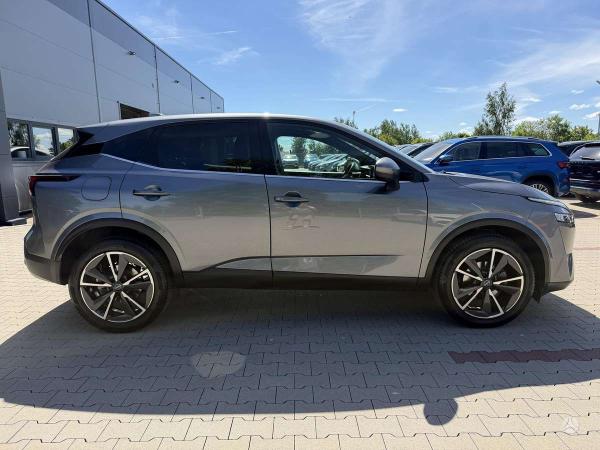 Grey Nissan Qashqai 2022 in Siauliai, with an engine capacity of 1.33 L and mileage of 160 thousand km for 18990 €, photo 3 on AUTOMOTO.COM.LV