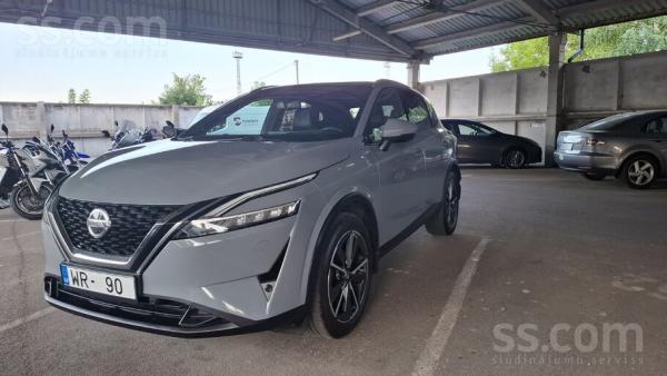 Grey Nissan Qashqai 2022 in Daugavpils, with an engine capacity of 1.30 L and mileage of 83 thousand km for 24300 €, photo 4 on AUTOMOTO.COM.LV