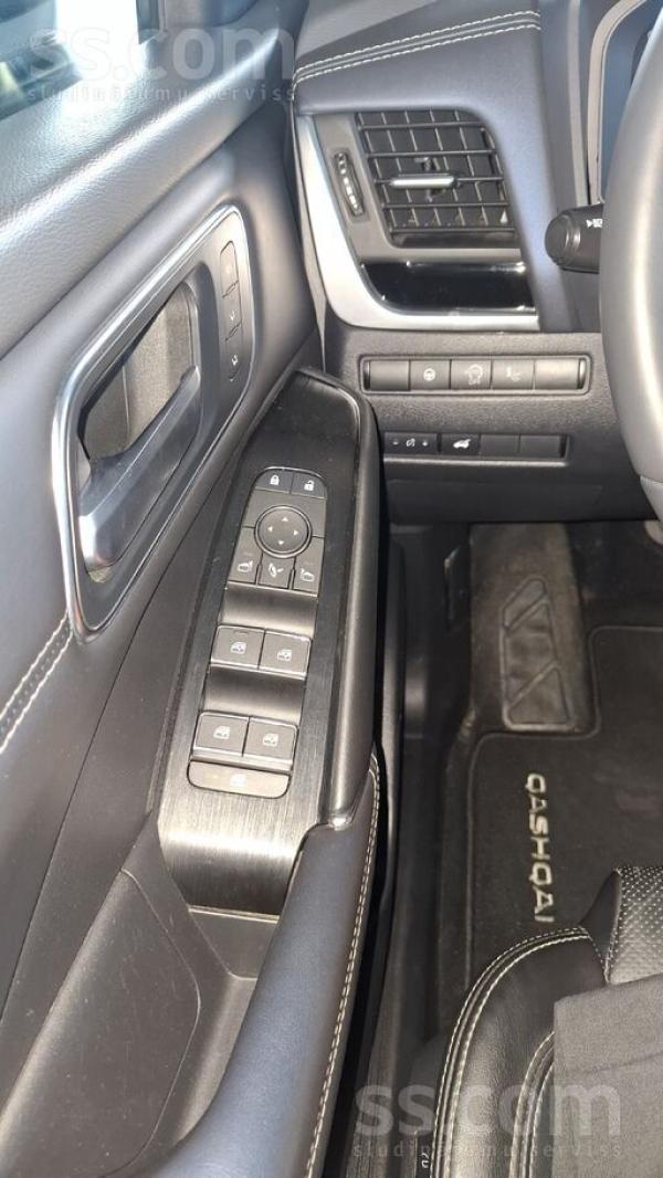 Grey Nissan Qashqai 2022 in Daugavpils, with an engine capacity of 1.30 L and mileage of 83 thousand km for 24300 €, photo 7 on AUTOMOTO.COM.LV