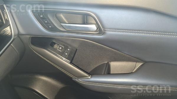 Grey Nissan Qashqai 2022 in Daugavpils, with an engine capacity of 1.30 L and mileage of 83 thousand km for 24300 €, photo 8 on AUTOMOTO.COM.LV