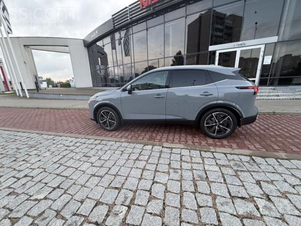 Pelēks Nissan Qashqai 2022 Daugavpils, ar dzinēja tilpumu 1.30 L un nobraukumu 85 tūkst. km par 23900 €, foto 3 vietnē AUTOMOTO.COM.LV