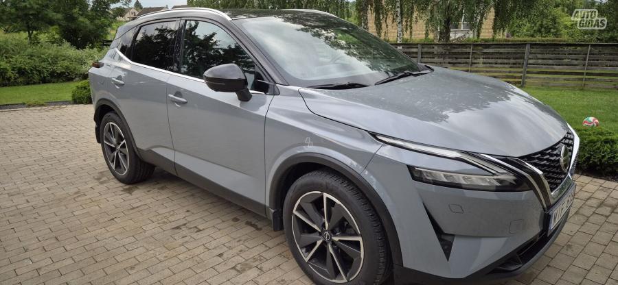 Grey Nissan Qashqai 2022 in Alytus, with an engine capacity of 1.30 L and mileage of 48 thousand km for 24000 €, photo 1 on AUTOMOTO.COM.LV