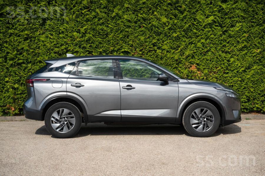 Grey Nissan Qashqai 2022 in Riga, with an engine capacity of 1.30 L and mileage of 29 thousand km for 20500 €, photo 5 on AUTOMOTO.COM.LV