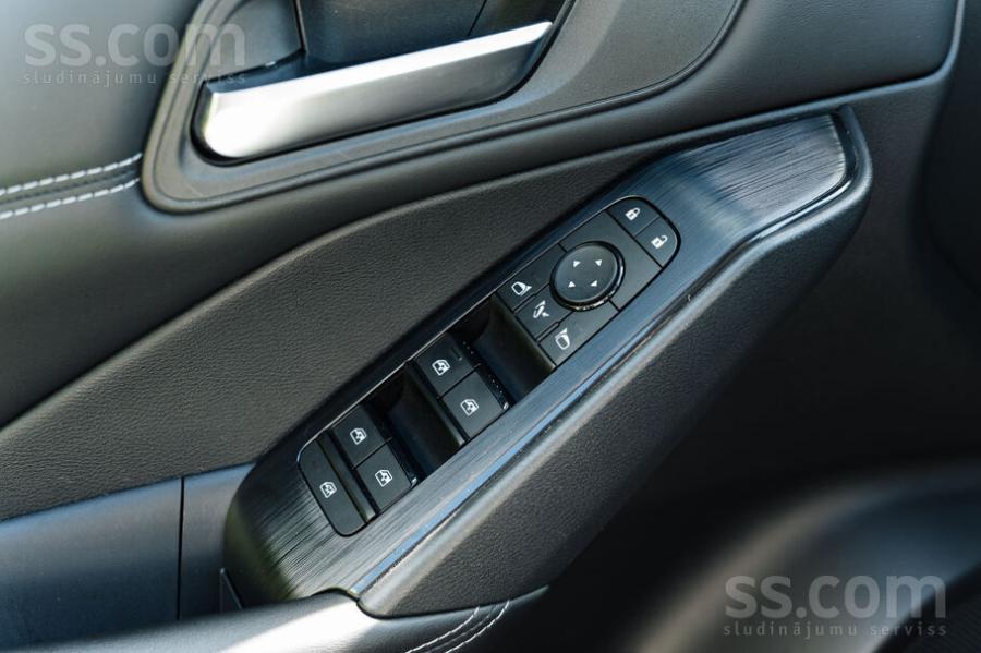 Grey Nissan Qashqai 2022 in Riga, with an engine capacity of 1.30 L and mileage of 29 thousand km for 20500 €, photo 12 on AUTOMOTO.COM.LV