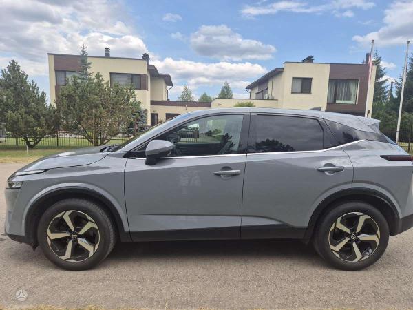 Grey Nissan Qashqai 2022 in Vilnius, with an engine capacity of 1.33 L and mileage of 51 thousand km for 23950 €, photo 1 on AUTOMOTO.COM.LV