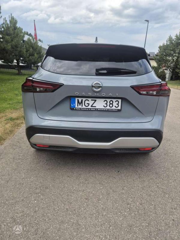 Grey Nissan Qashqai 2022 in Vilnius, with an engine capacity of 1.33 L and mileage of 51 thousand km for 23950 €, photo 4 on AUTOMOTO.COM.LV