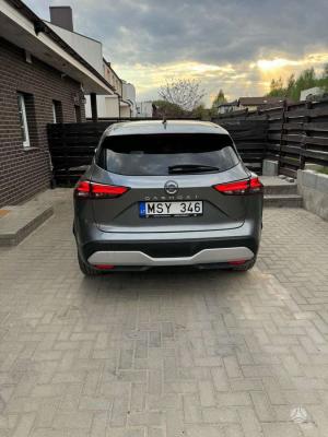 Grey Nissan Qashqai 2022 in Vilnius, with an engine capacity of 1.33 L and mileage of 59 thousand km for 21500 €, photo 5 on AUTOMOTO.COM.LV