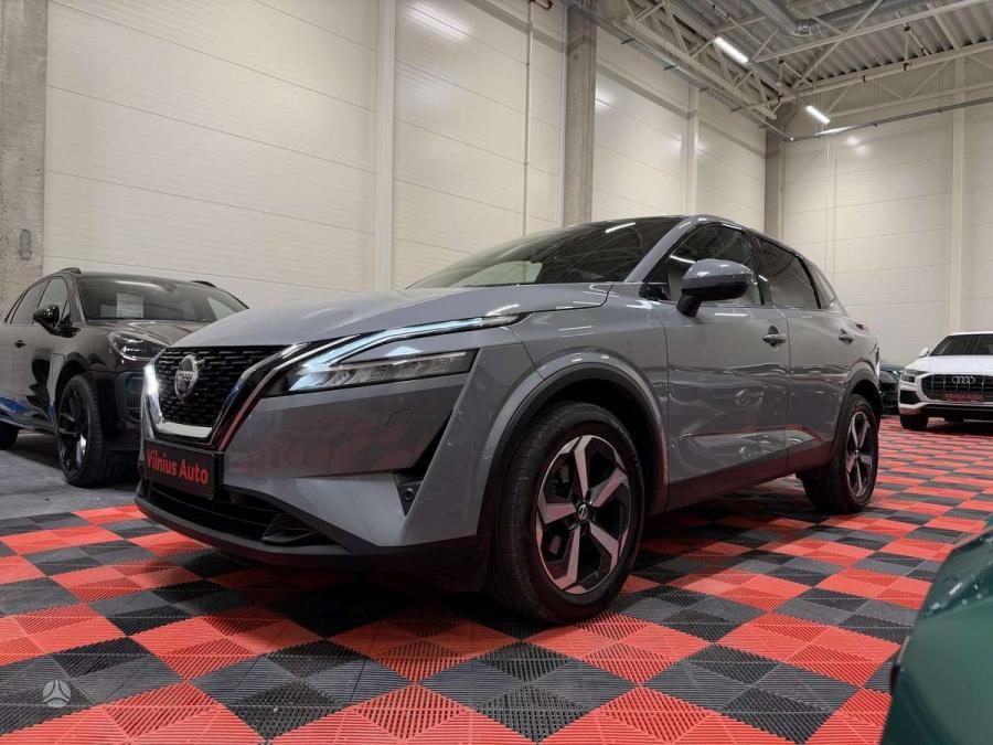 Grey Nissan Qashqai 2022 in Vilnius, with an engine capacity of 1.33 L and mileage of 53 thousand km for 23990 €, photo 1 on AUTOMOTO.COM.LV