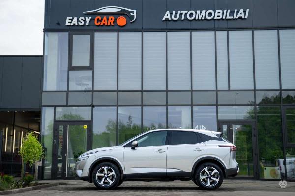 Grey Nissan Qashqai 2022 in Vilnius, with an engine capacity of 1.33 L and mileage of 135 thousand km for 18300 €, photo 2 on AUTOMOTO.COM.LV