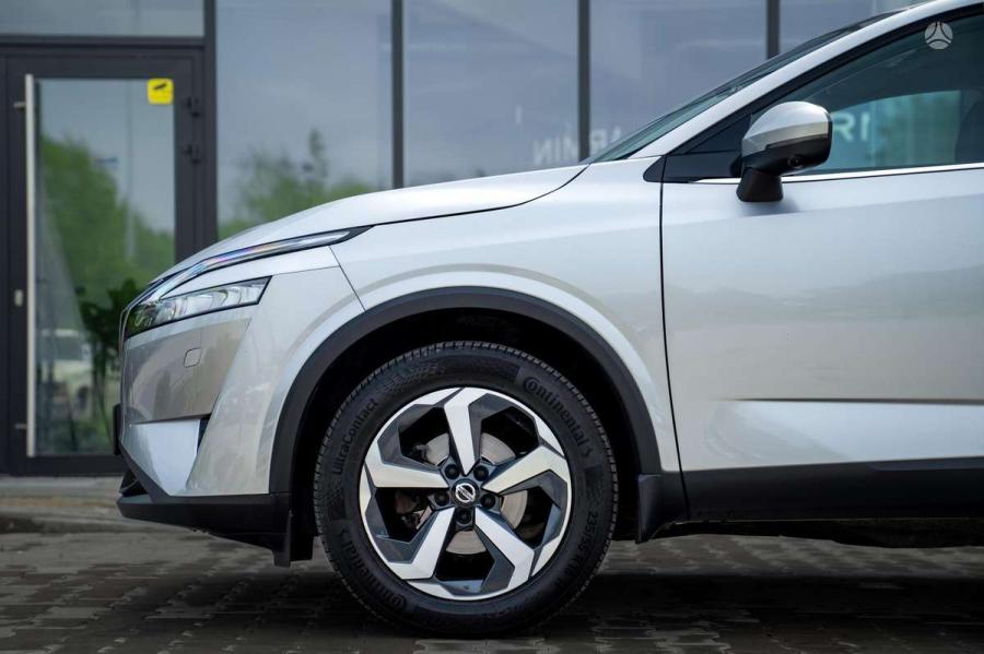 Grey Nissan Qashqai 2022 in Vilnius, with an engine capacity of 1.33 L and mileage of 135 thousand km for 18300 €, photo 10 on AUTOMOTO.COM.LV