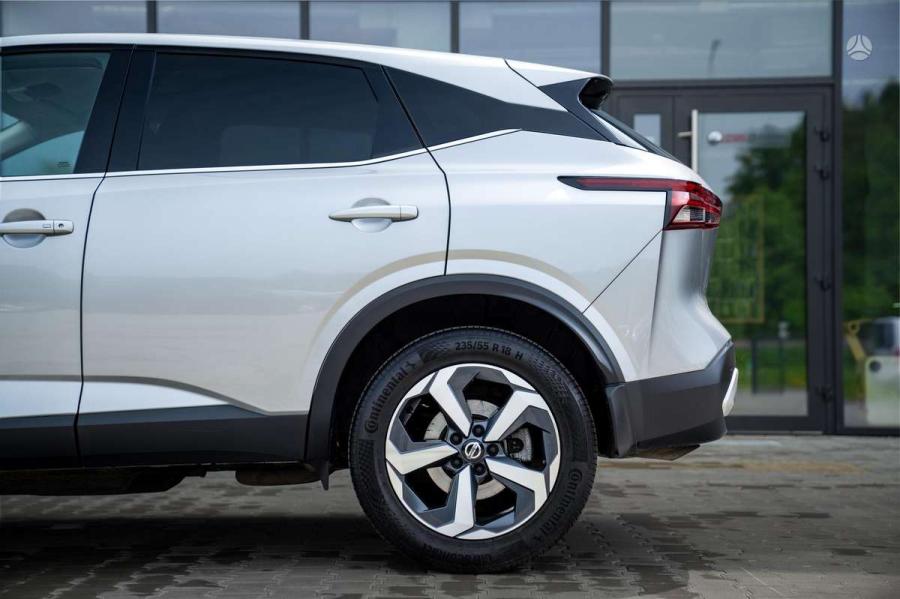 Grey Nissan Qashqai 2022 in Vilnius, with an engine capacity of 1.33 L and mileage of 135 thousand km for 18300 €, photo 11 on AUTOMOTO.COM.LV