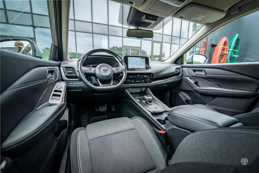 Grey Nissan Qashqai 2022 in Vilnius, with an engine capacity of 1.33 L and mileage of 135 thousand km for 18300 €, photo 14 on AUTOMOTO.COM.LV