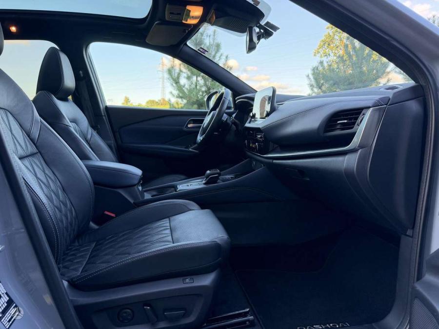 Grey Nissan Qashqai 2022 in Kaunas, with an engine capacity of 1.33 L and mileage of 192 thousand km for 18900 €, photo 26 on AUTOMOTO.COM.LV