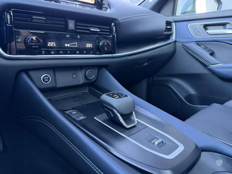 Grey Nissan Qashqai 2022 in Kaunas, with an engine capacity of 1.33 L and mileage of 192 thousand km for 18900 €, photo 43 on AUTOMOTO.COM.LV