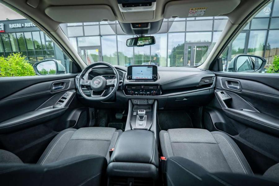 Grey Nissan Qashqai 2022 in Vilnius, with an engine capacity of 1.33 L and mileage of 135 thousand km for 18100 €, photo 13 on AUTOMOTO.COM.LV