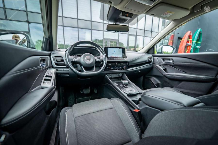 Grey Nissan Qashqai 2022 in Vilnius, with an engine capacity of 1.33 L and mileage of 135 thousand km for 18100 €, photo 14 on AUTOMOTO.COM.LV