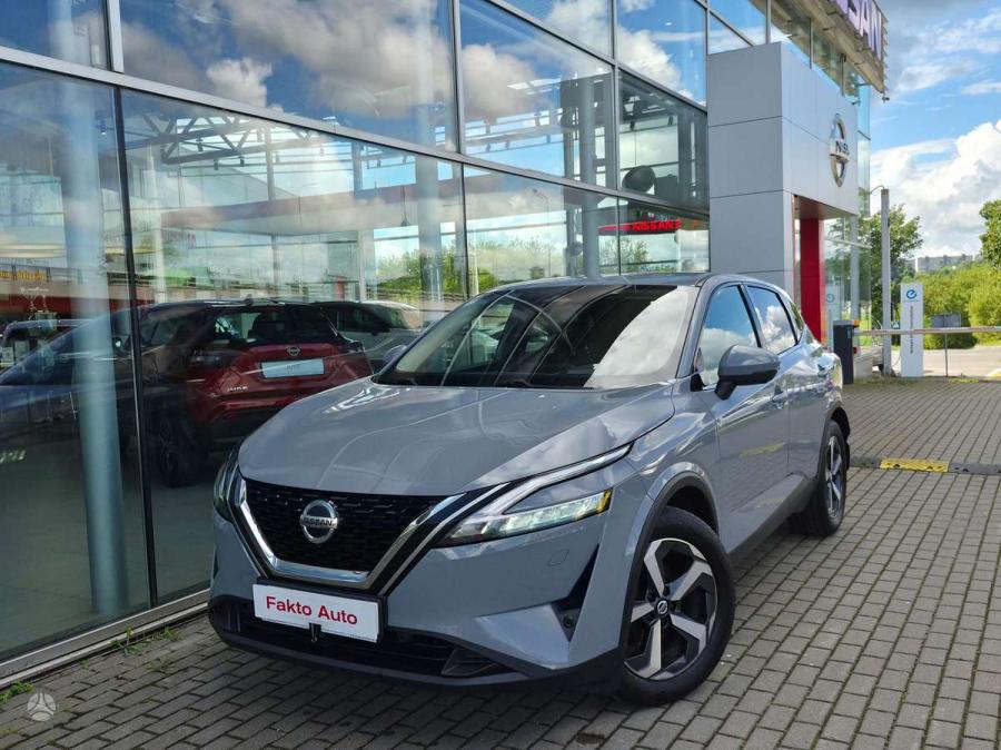 Grey Nissan Qashqai 2022 in Vilnius, with an engine capacity of 1.33 L and mileage of 65 thousand km for 21900 €, photo 1 on AUTOMOTO.COM.LV