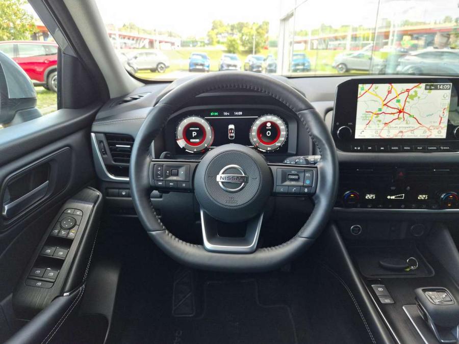 Grey Nissan Qashqai 2022 in Vilnius, with an engine capacity of 1.33 L and mileage of 65 thousand km for 21900 €, photo 13 on AUTOMOTO.COM.LV