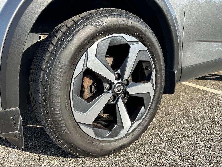 Grey Nissan Qashqai 2022 in Vilnius, with an engine capacity of 1.33 L and mileage of 87 thousand km for 21000 €, photo 19 on AUTOMOTO.COM.LV