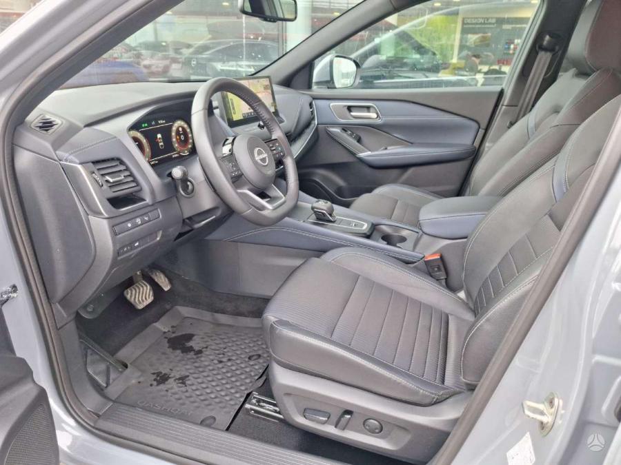 Grey Nissan Qashqai 2023 in Vilnius, with an engine capacity of 1.33 L and mileage of 54 thousand km for 24500 €, photo 8 on AUTOMOTO.COM.LV
