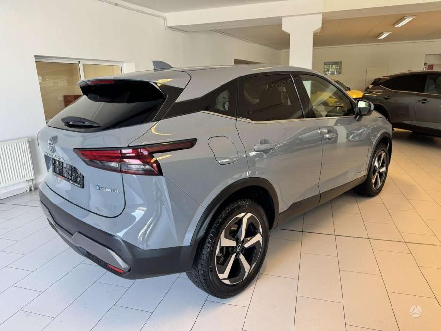 Pelēks Nissan Qashqai 2023 Šauļi, ar dzinēja tilpumu 1.48 L un nobraukumu 86 tūkst. km par 25200 €, foto 3 vietnē AUTOMOTO.COM.LV