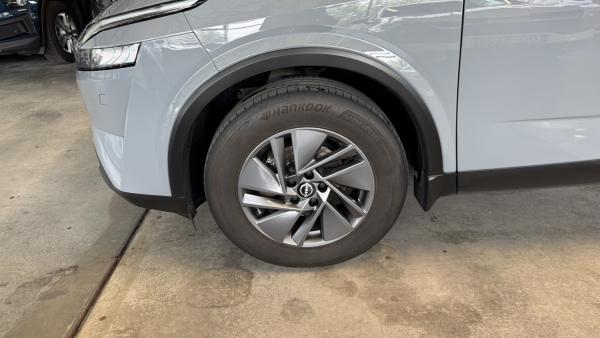 Pelēks Nissan Qashqai 2023 Rīga, ar dzinēja tilpumu 1.30 L un nobraukumu 134 tūkst. km par 1690000 €, foto 6 vietnē AUTOMOTO.COM.LV