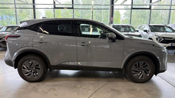Pelēks Nissan Qashqai 2023 Rīga, ar dzinēja tilpumu 1.30 L un nobraukumu 134 tūkst. km par 1690000 €, foto 4 vietnē AUTOMOTO.COM.LV