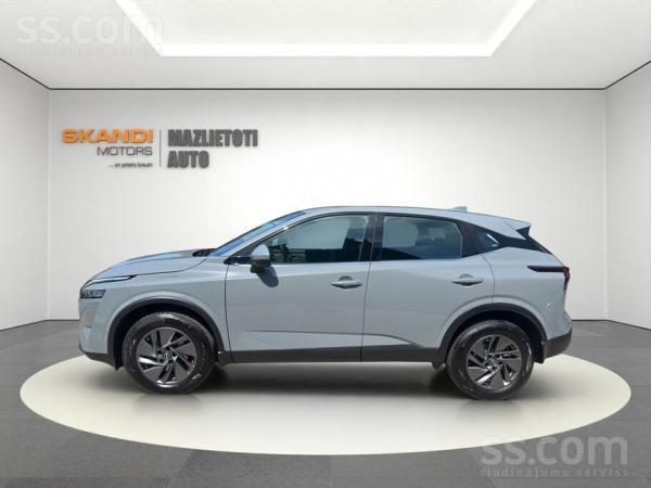 Grey Nissan Qashqai 2023 in Riga, with an engine capacity of 1.30 L and mileage of 32 thousand km for 21290 €, photo 3 on AUTOMOTO.COM.LV