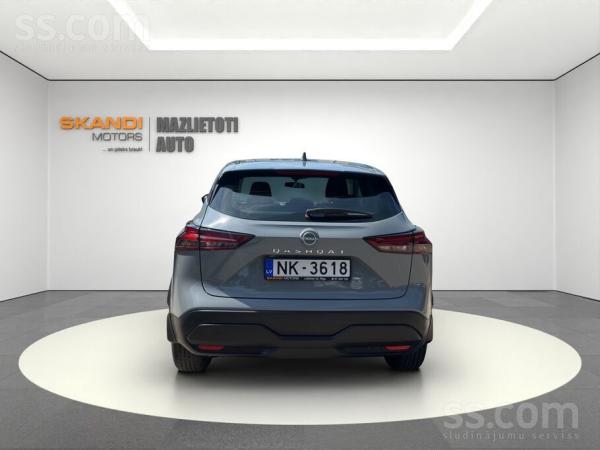 Grey Nissan Qashqai 2023 in Riga, with an engine capacity of 1.30 L and mileage of 32 thousand km for 21290 €, photo 5 on AUTOMOTO.COM.LV