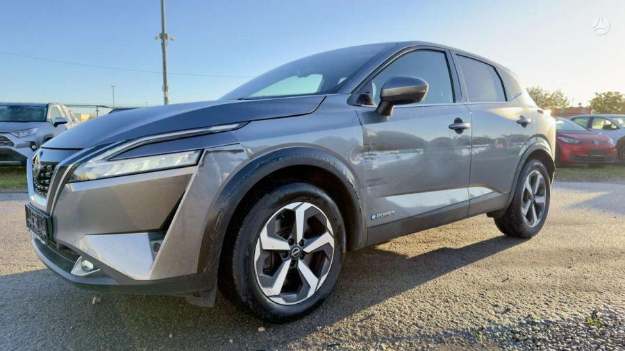 Pelēks Nissan Qashqai 2023 Šauļi, ar dzinēja tilpumu 1.48 L un nobraukumu 42 tūkst. km par 18750 €, foto 1 vietnē AUTOMOTO.COM.LV
