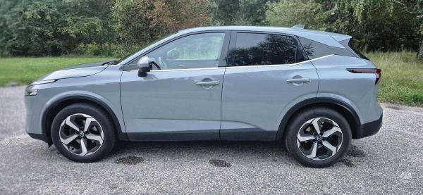 Grey Nissan Qashqai 2023 in Utena, with an engine capacity of 1.33 L and mileage of 72 thousand km for 24500 €, photo 4 on AUTOMOTO.COM.LV