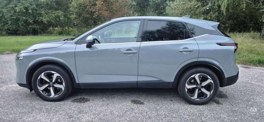 Grey Nissan Qashqai 2023 in Utena, with an engine capacity of 1.33 L and mileage of 72 thousand km for 24500 €, photo 4 on AUTOMOTO.COM.LV