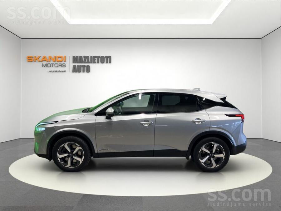 Grey Nissan Qashqai 2023 in Riga, with an engine capacity of 1.50 L and mileage of 39 thousand km for 25990 €, photo 4 on AUTOMOTO.COM.LV