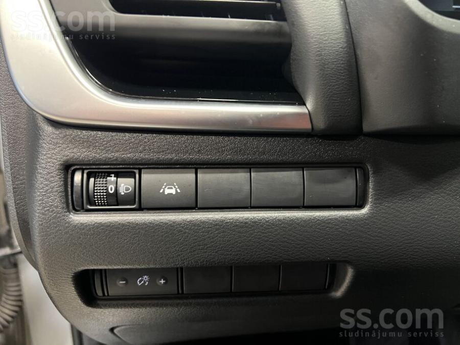Grey Nissan Qashqai 2023 in Riga, with an engine capacity of 1.50 L and mileage of 39 thousand km for 25990 €, photo 17 on AUTOMOTO.COM.LV
