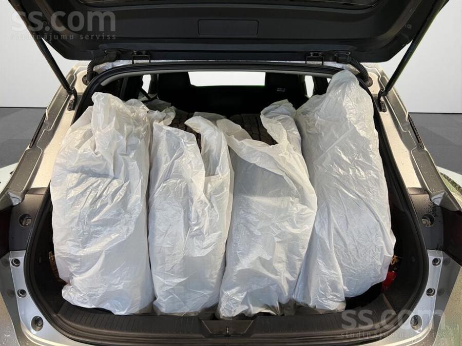 Grey Nissan Qashqai 2023 in Riga, with an engine capacity of 1.50 L and mileage of 39 thousand km for 25990 €, photo 22 on AUTOMOTO.COM.LV