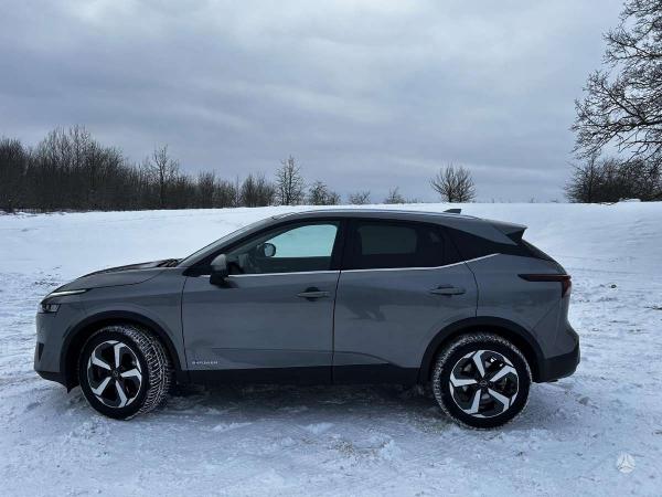 Pelēks Nissan Qashqai 2024 Kauņa, ar dzinēja tilpumu 1.50 L un nobraukumu 83 tūkst. km par 21500 €, foto 2 vietnē AUTOMOTO.COM.LV