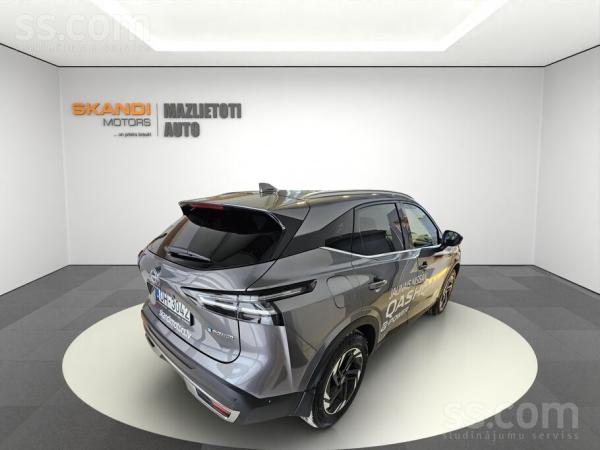 Pelēks Nissan Qashqai 2025 Liepāja, ar dzinēja tilpumu 1.50 L un nobraukumu 4 tūkst. km par 33963 €, foto 4 vietnē AUTOMOTO.COM.LV