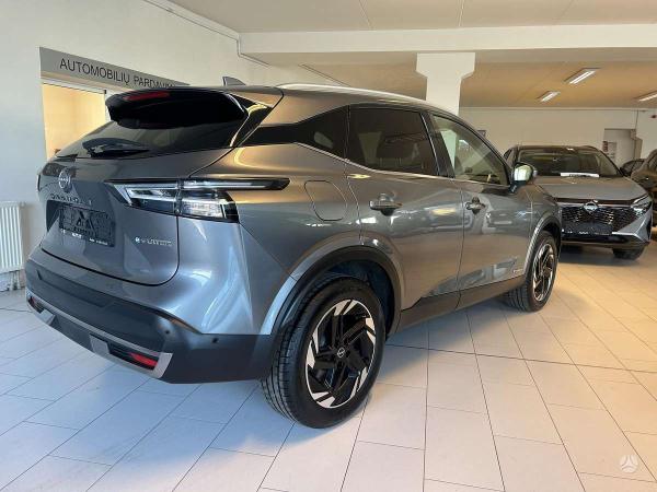 Pelēks Nissan Qashqai 2025 Šauļi, ar dzinēja tilpumu 1.50 L un nobraukumu 13 tūkst. km par 28200 €, foto 4 vietnē AUTOMOTO.COM.LV