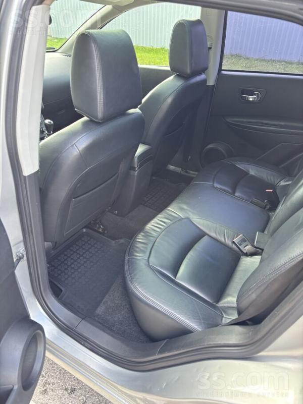 Pelēks Nissan Qashqai 2007 Liepāja, ar dzinēja tilpumu 2.00 L un nobraukumu 276 tūkst. km par 3400 €, foto 7 vietnē AUTOMOTO.COM.LV