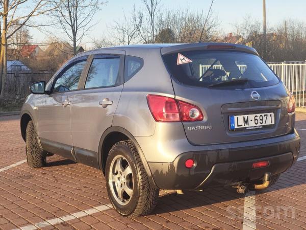 Grey Nissan Qashqai 2008 in Jekabpils, with an engine capacity of 1.50 L and mileage of 295 thousand km for 1300 €, photo 7 on AUTOMOTO.COM.LV